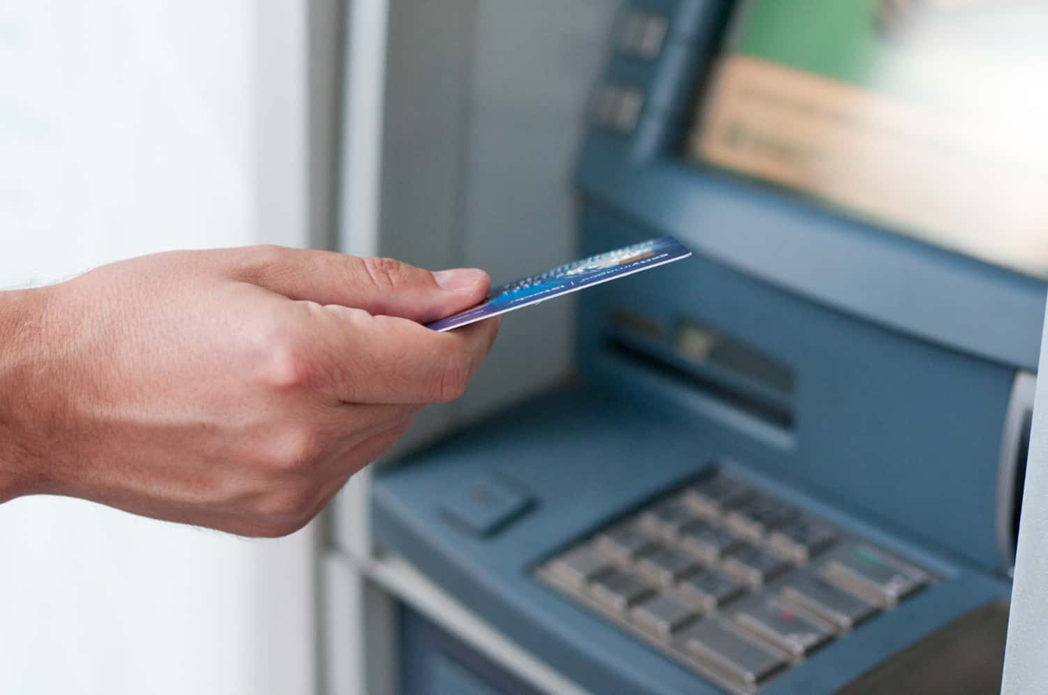 O que é cheque especial? Quais são as taxas? Vale a pena?